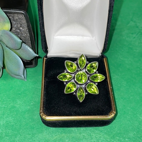 Jewelry | Peridot Flower Ring | Poshmark